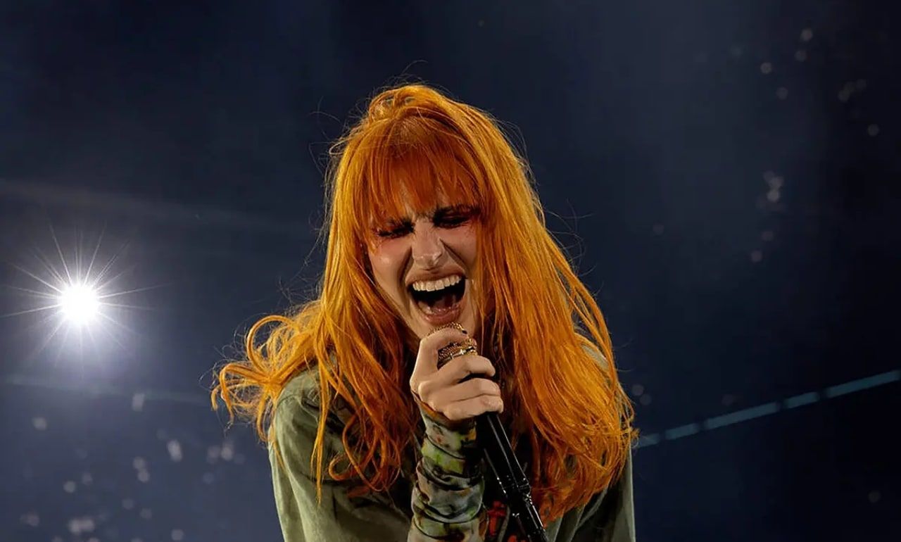 Paramore interpreta tema nuevo en concierto: "Running Out of Time ...