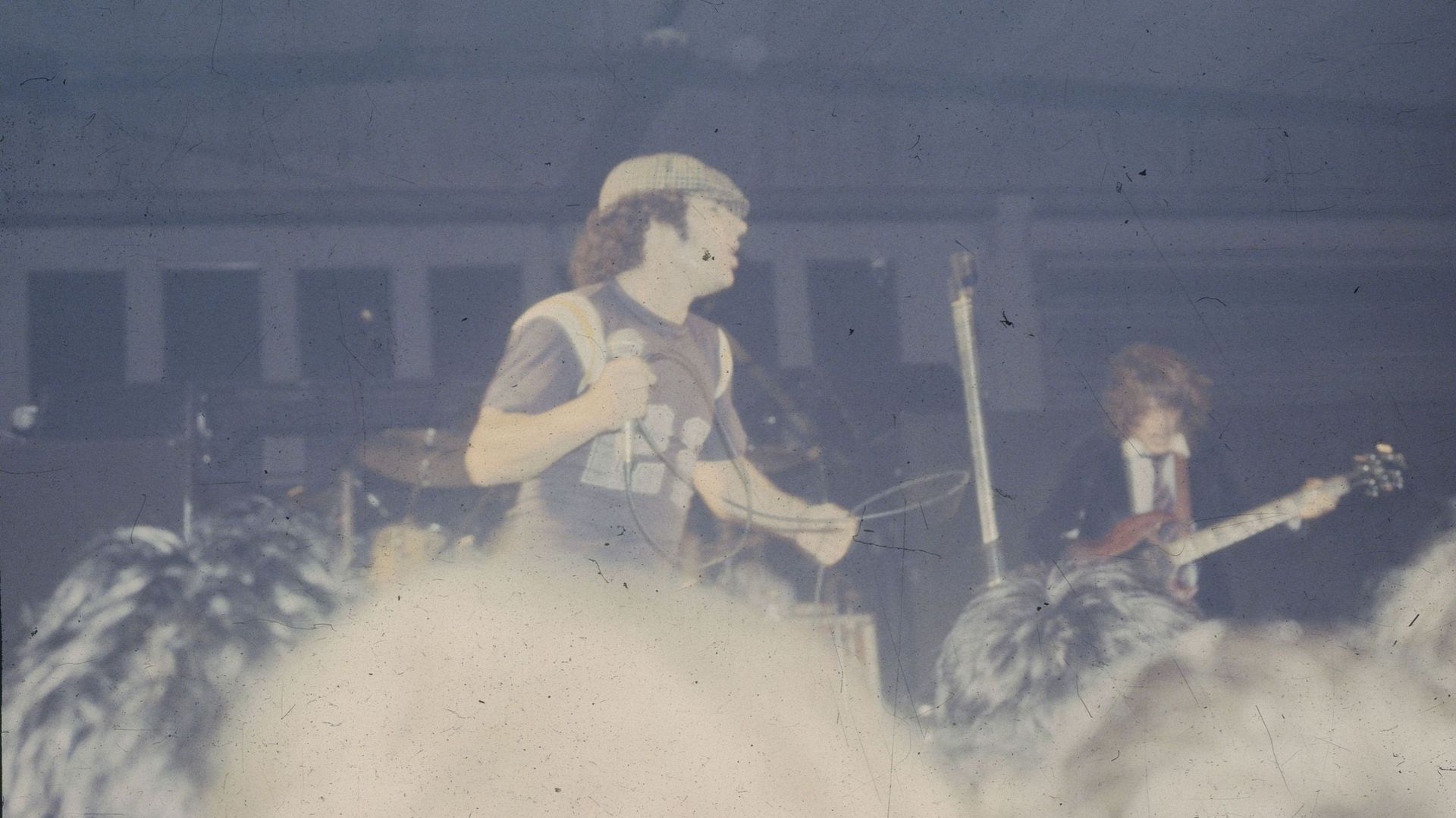 AC/DC: Brian Johnson es homenajeado con estatua por los 43 años de su ...